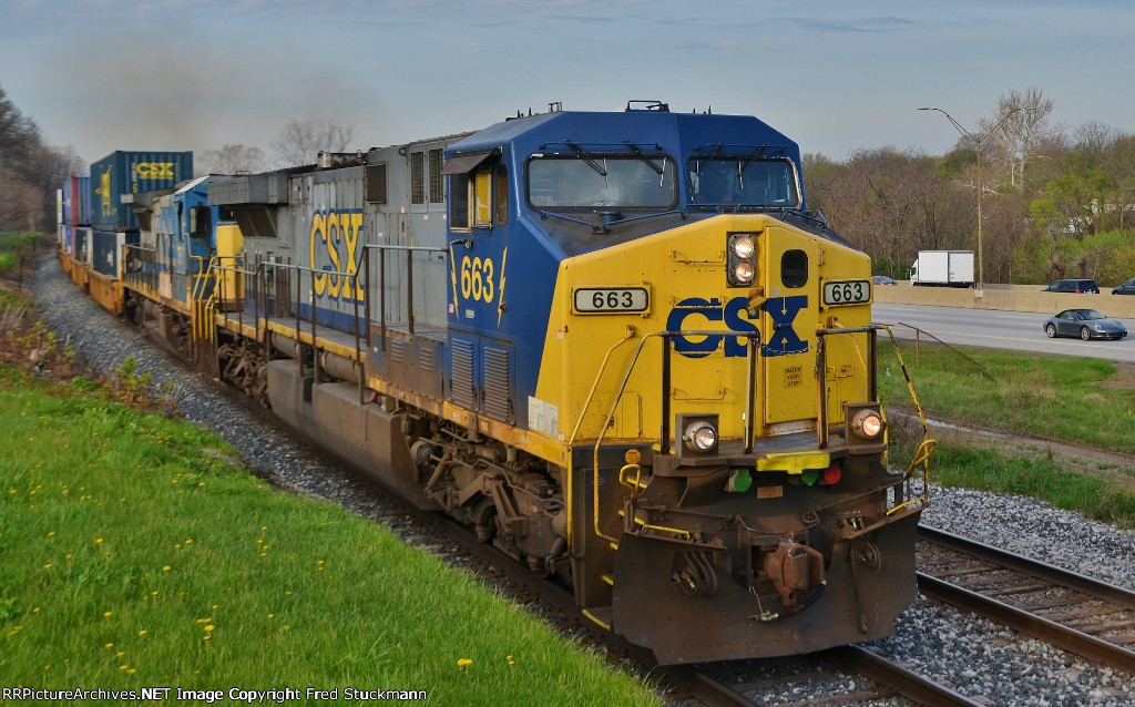 CSX 663 slogs uphill.
